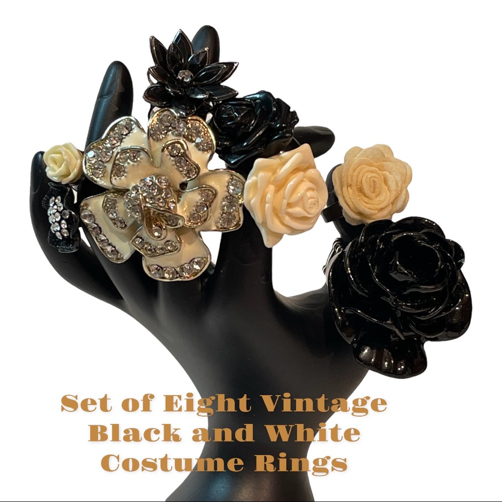 Vintage Black And White Flower Costume Rings Set Of E… - Gem